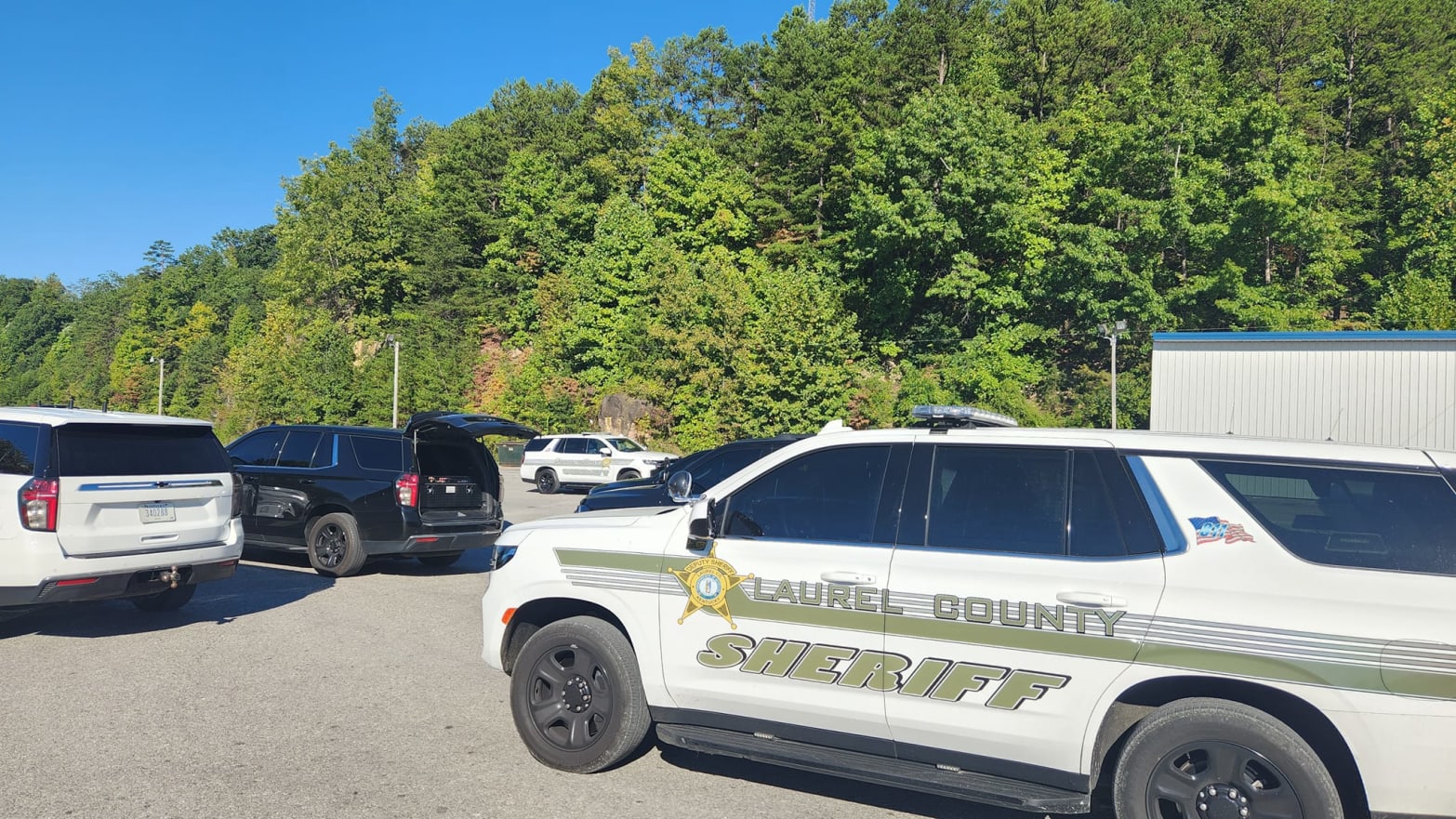 Suspect Still at Large After Kentucky Highway Shooting Spree | Mega News